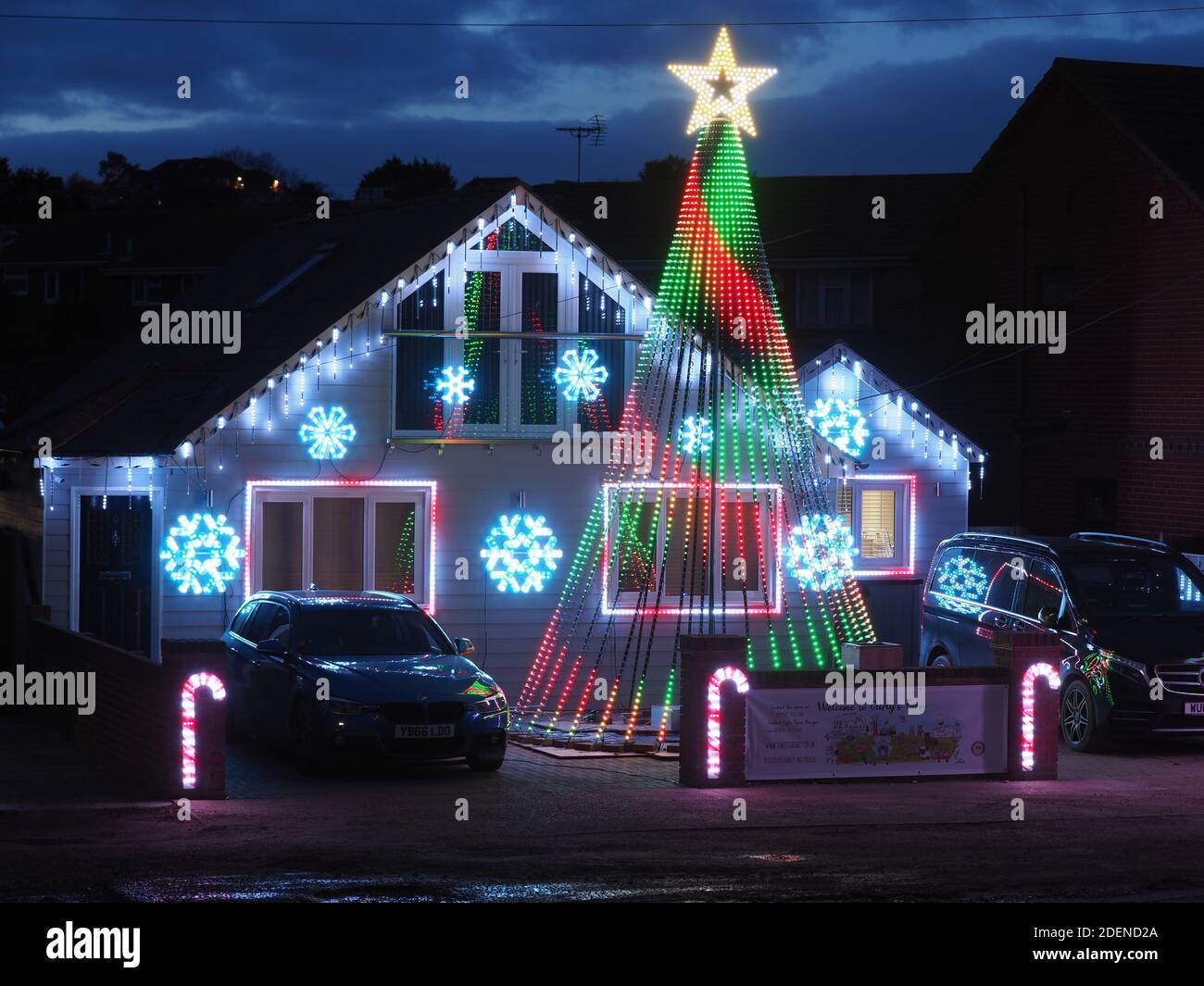 Warden Bay, Kent, UK. 1st December, 2020. A stunning Christmas Lights ...