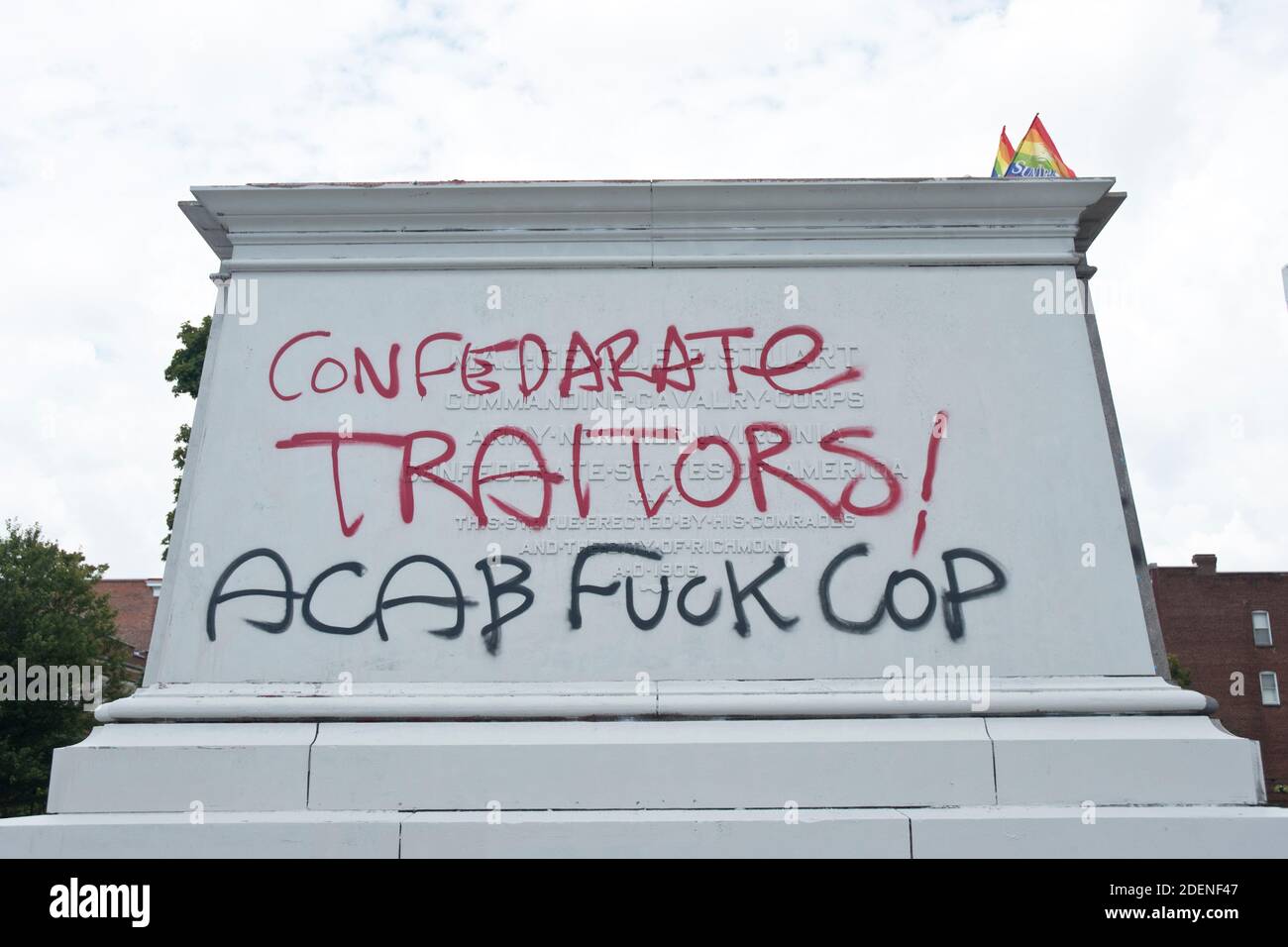 Confederate memorial destruction hi-res stock photography and images ...