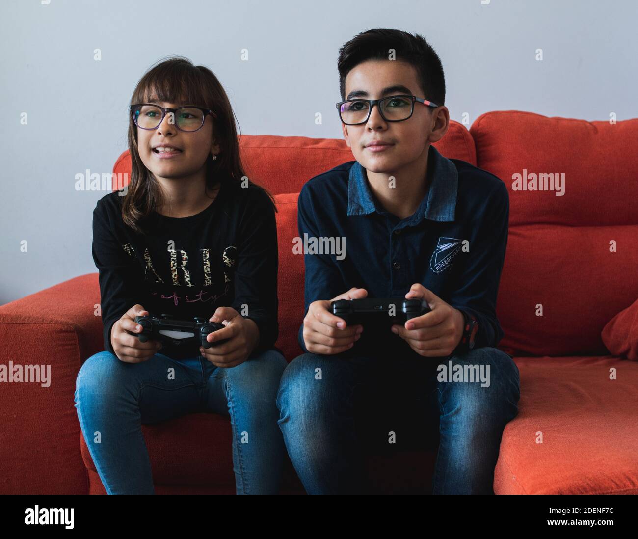 Girl gamers hi-res stock photography and images - Alamy