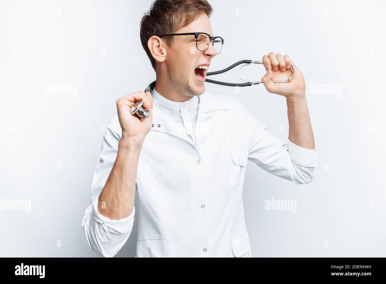 The doctor is pleased with the successful operation, the success of a ...