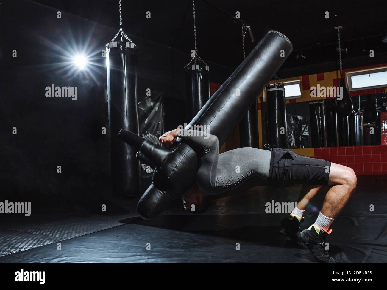 The athlete makes the throw of the dummy, the training of the wrestler ...