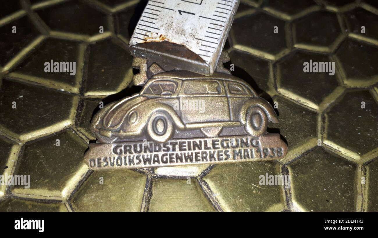 VW KdF Grundsteinlegung Volkswagen werk 1938 - Abzeichen VW Käfer Stock ...