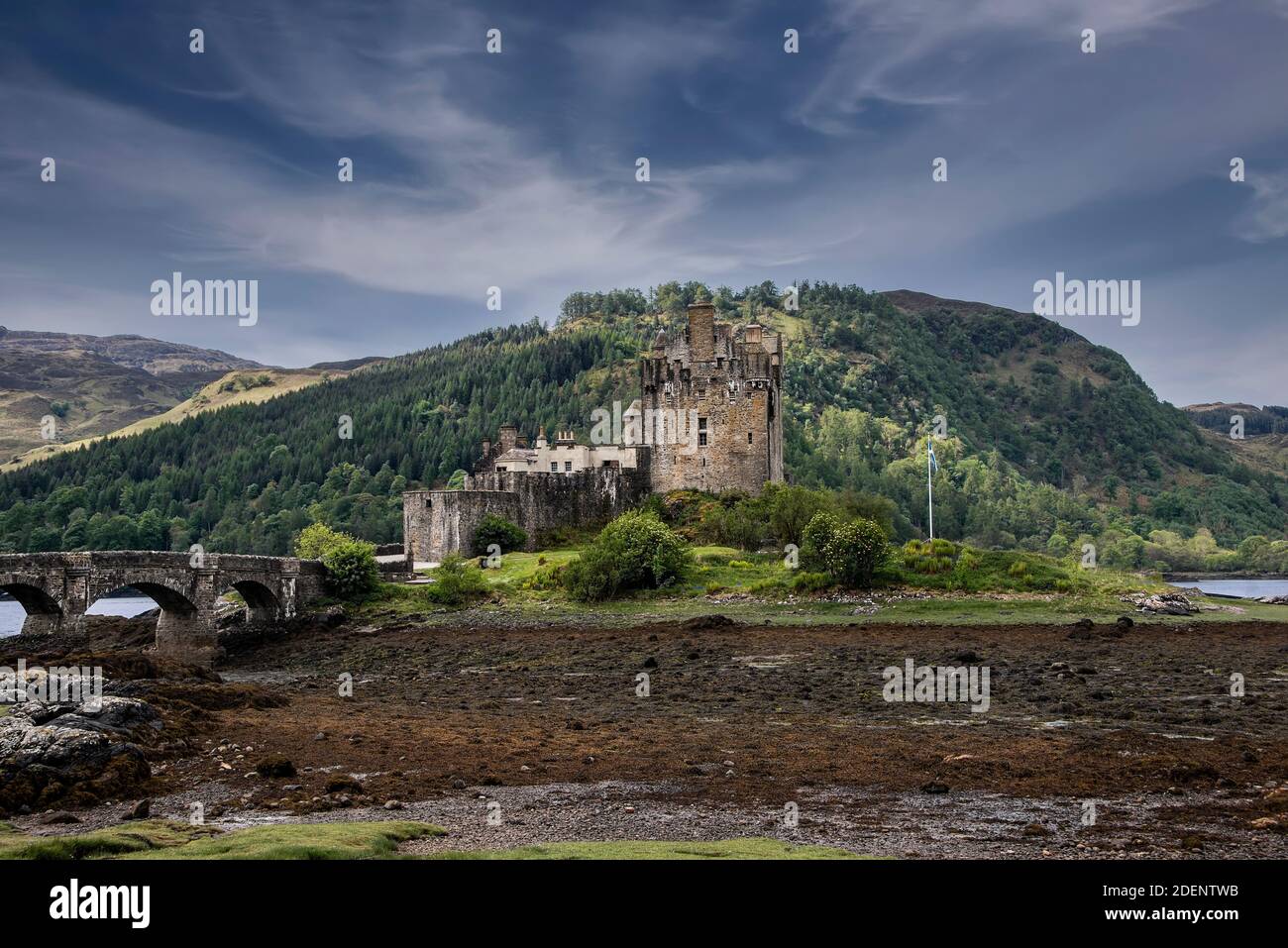 Scottish castle tidal island hi-res stock photography and images - Alamy