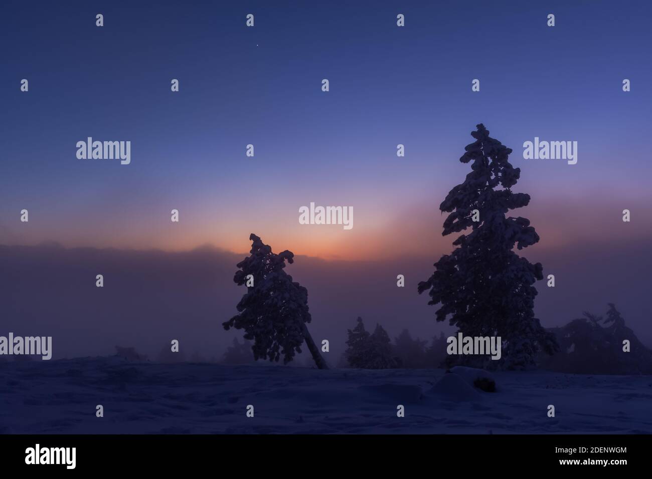 Dark blue snow landscape sky hi-res stock photography and images - Alamy