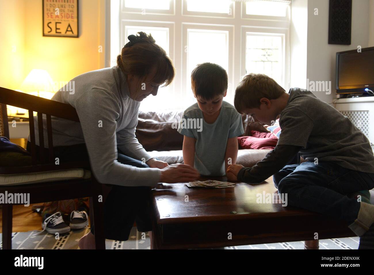 Family playing snap card game Stock Photo - Alamy