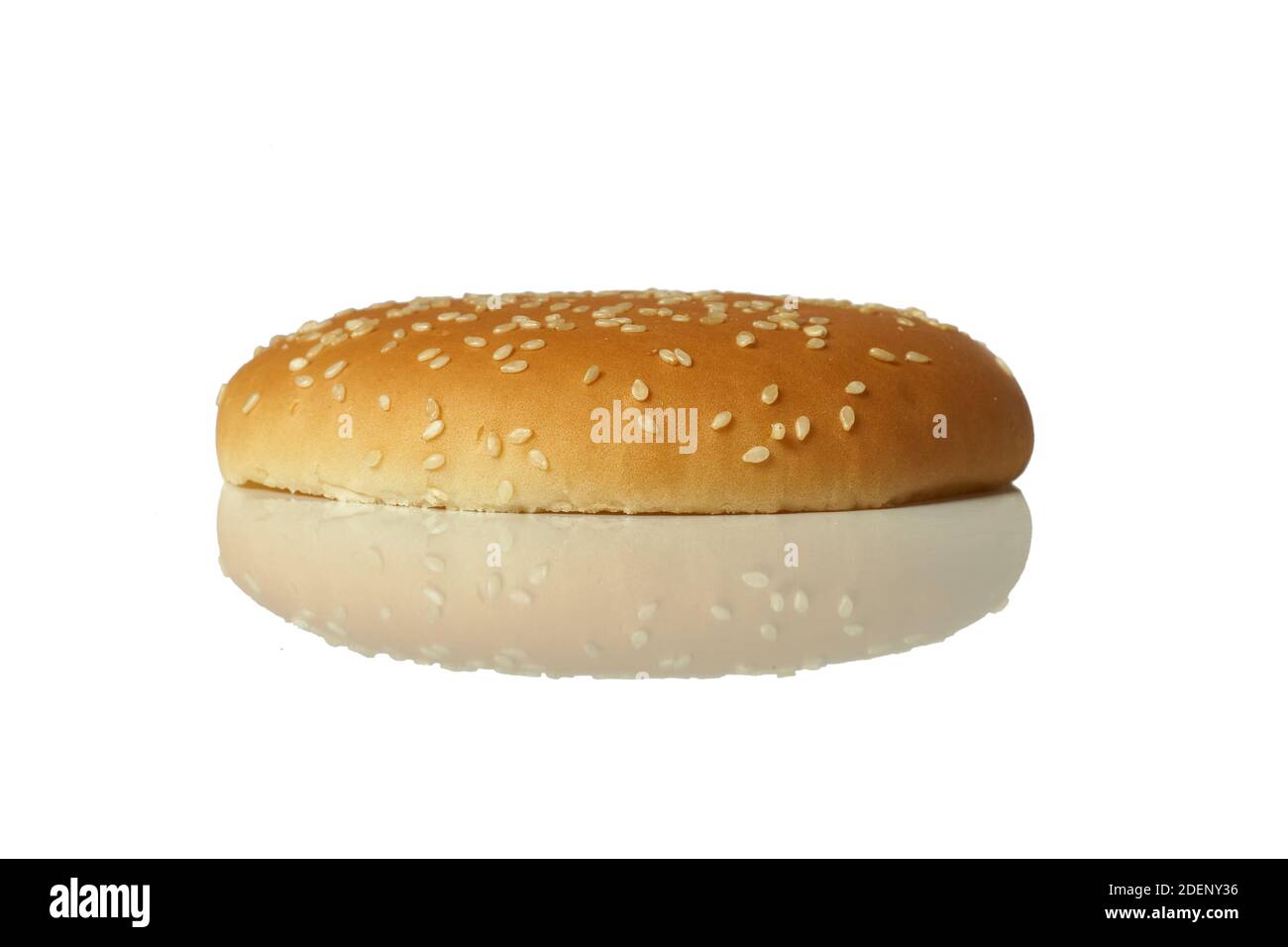 Round burger bun with sesame seeds isolated on white background Stock ...