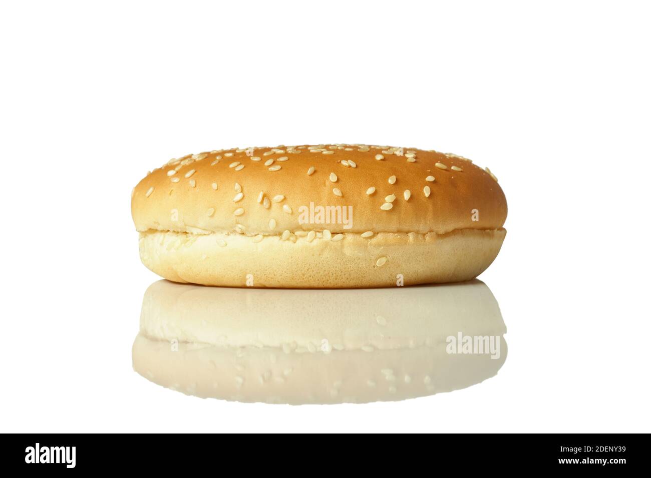 Round burger bun with sesame seeds isolated on white background Stock ...