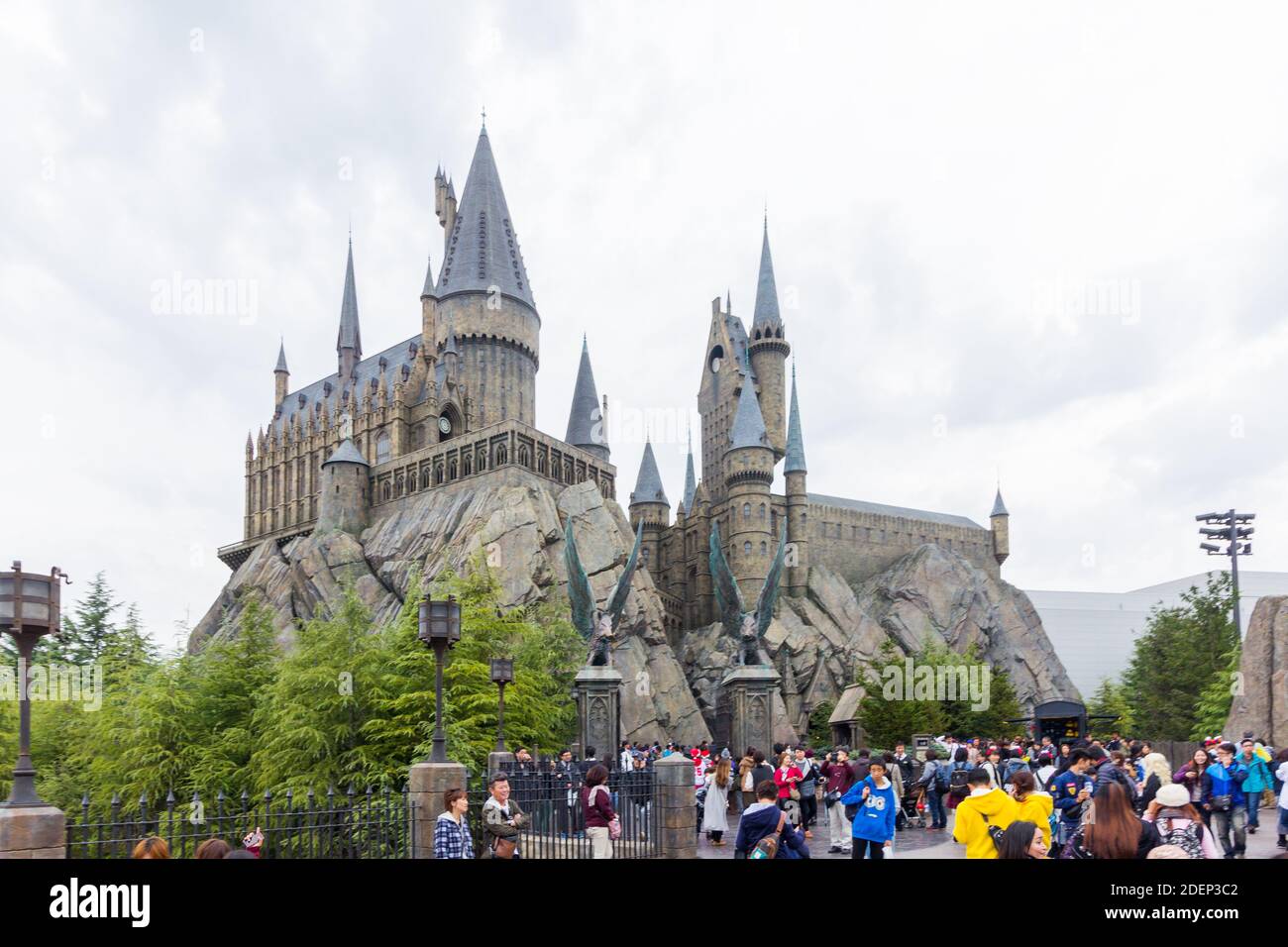 Inside the Wizarding World of Harry Potter theme park in Osaka, Japan ...