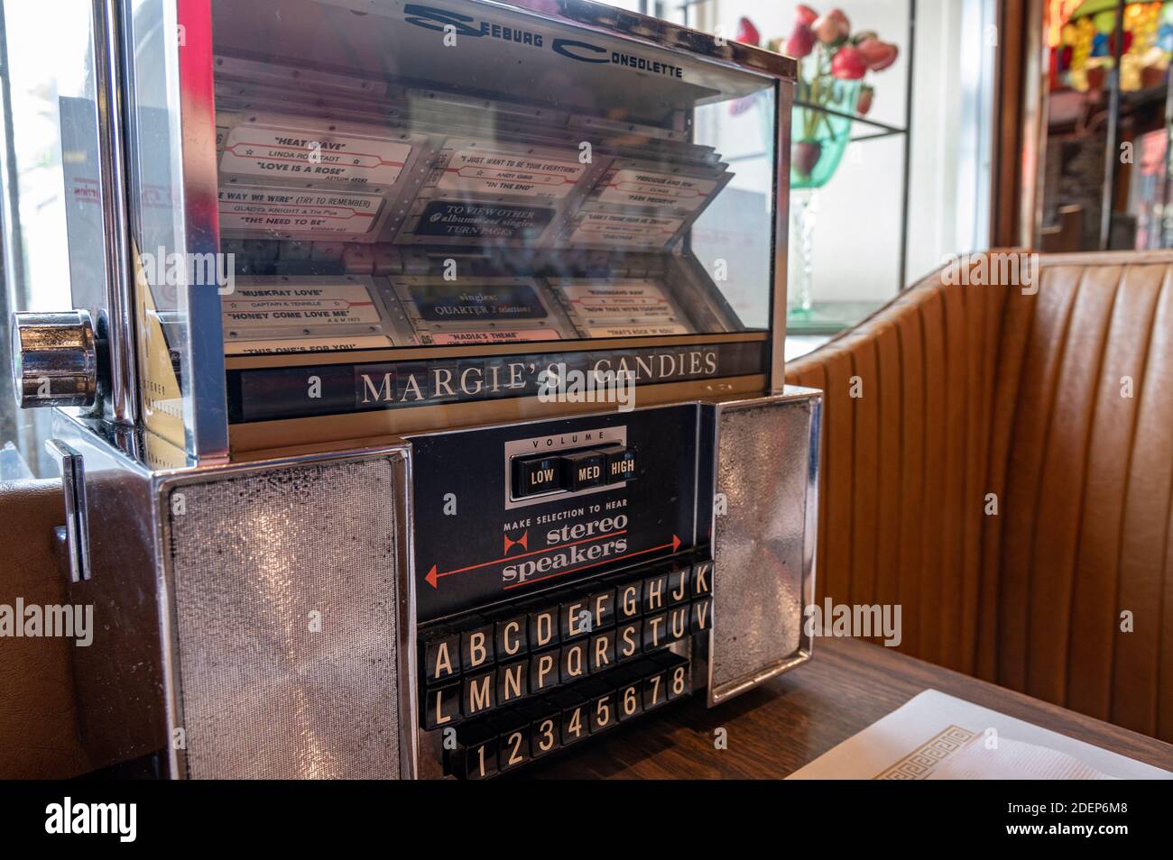 Tabletop jukebox hi-res stock photography and images - Alamy