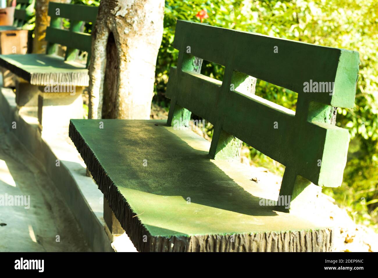 Big city bench elderly hi-res stock photography and images - Alamy