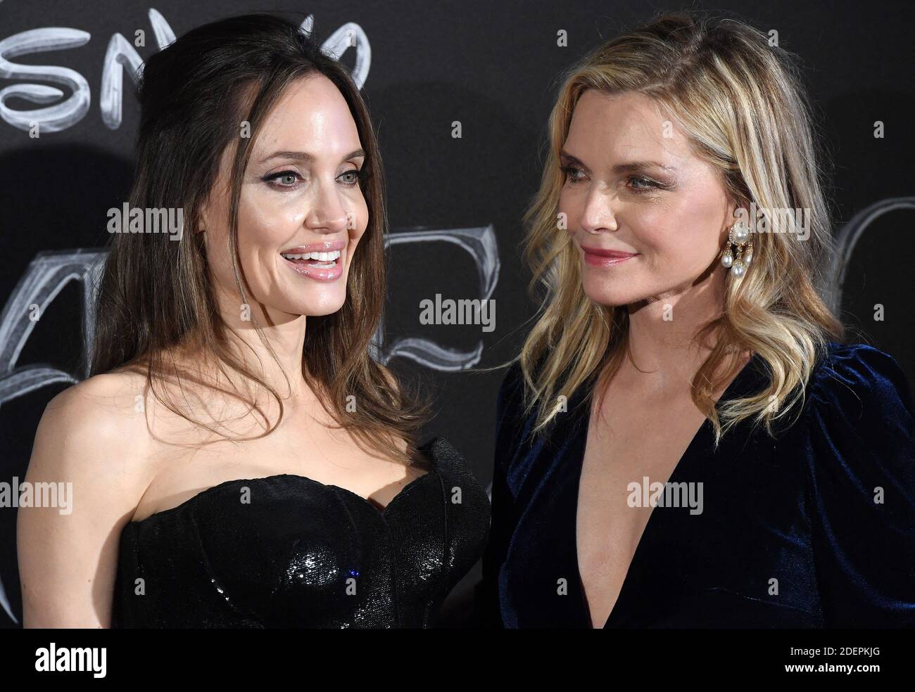 Angelina jolie and michelle pfeiffer hi-res stock photography and images - Alamy