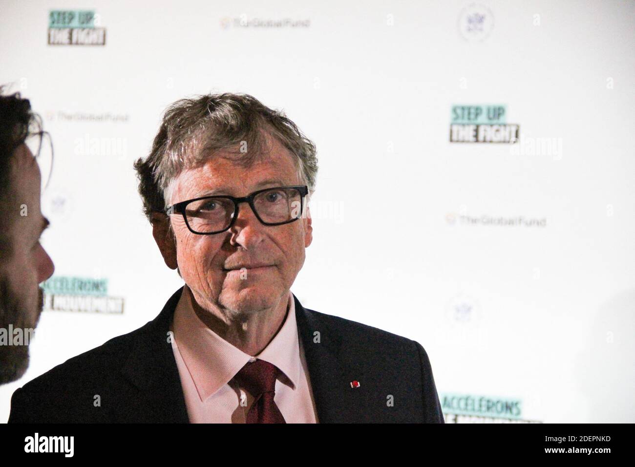 Microsoft founder bill gates poses hi-res stock photography and images ...