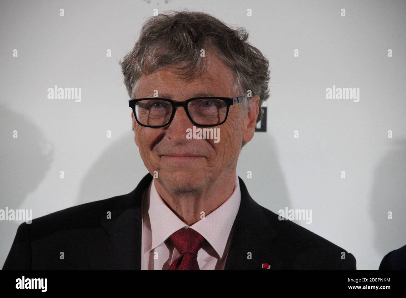 Microsoft founder bill gates poses hi-res stock photography and images ...