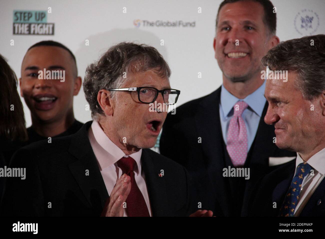 Microsoft founder bill gates poses hi-res stock photography and images ...