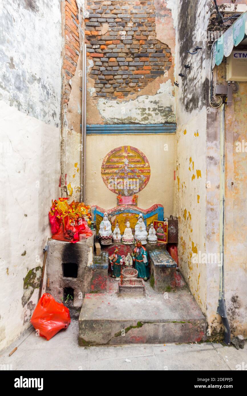 Chinese altar hi-res stock photography and images - Alamy