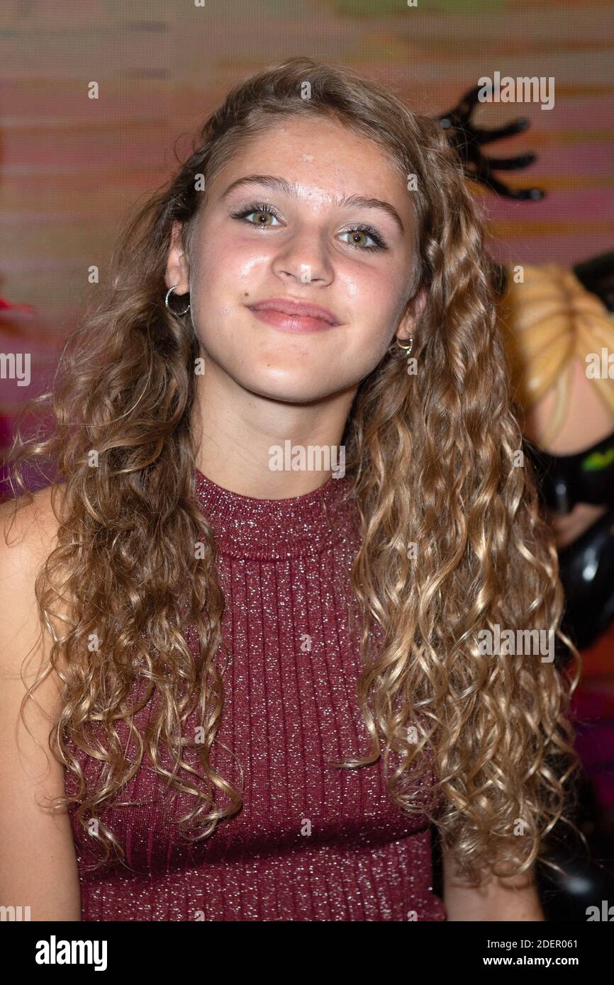 Lou assiste a la Projection Presse en avant-premiere de l'episode de la ...