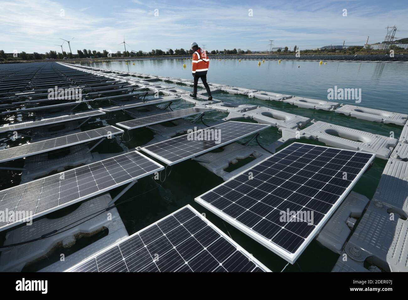 Largest floating solar farm hi-res stock photography and images - Alamy