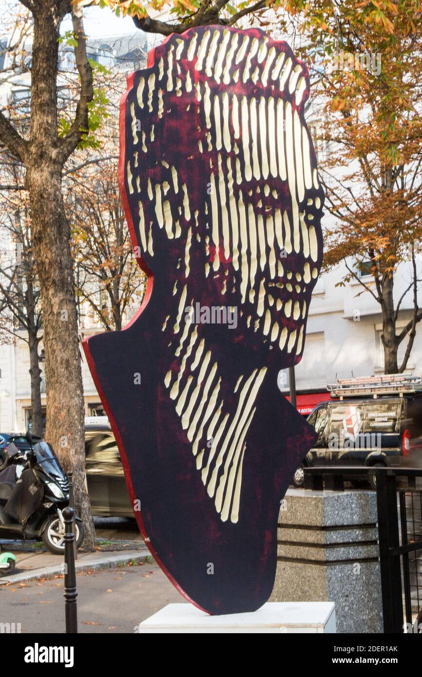 Neymar Statue