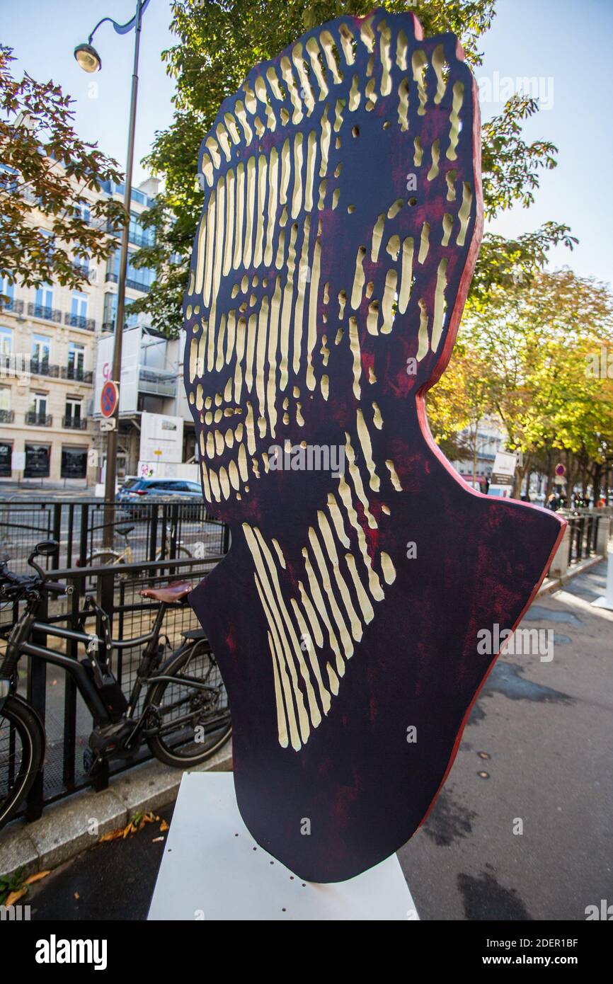Neymar Statue