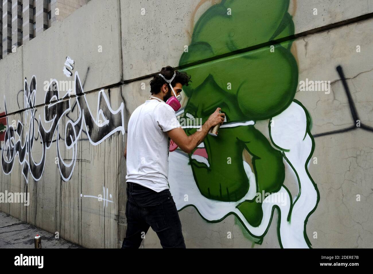 Lebanese protester hi-res stock photography and images - Alamy