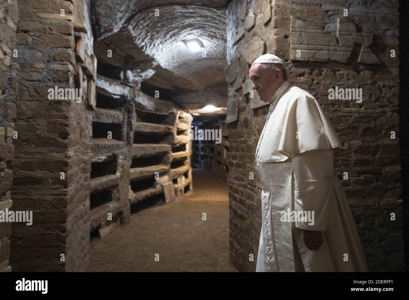 Pope Burial High Resolution Stock Photography and Images - Alamy