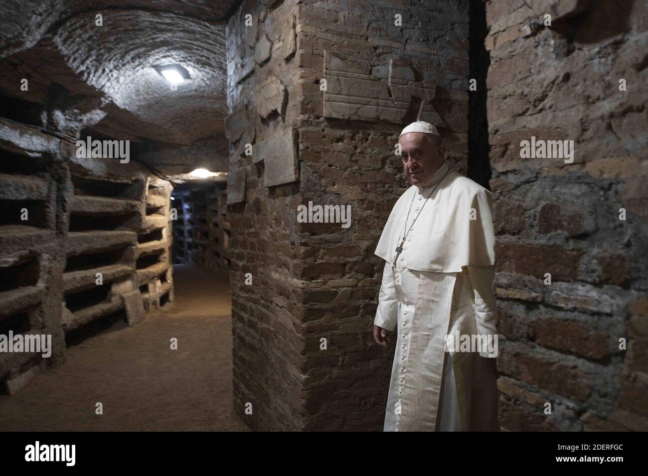 Pope Burial High Resolution Stock Photography and Images - Alamy