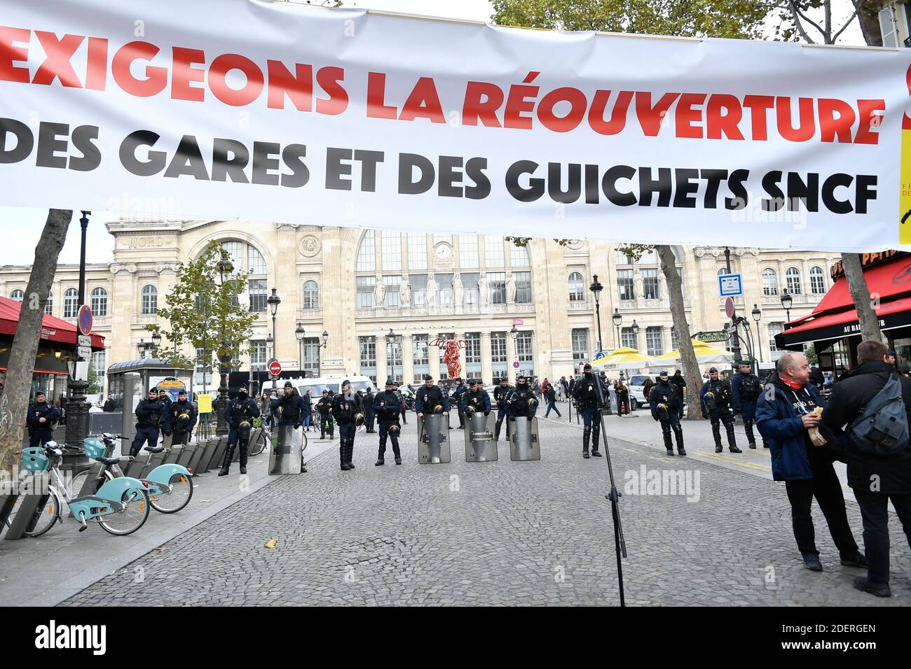 Railway counters hi-res stock photography and images - Alamy