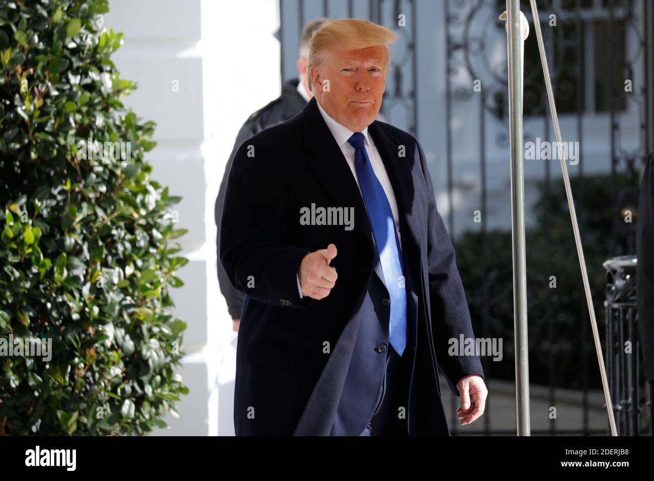 Thumbs up atlanta hi-res stock photography and images - Alamy