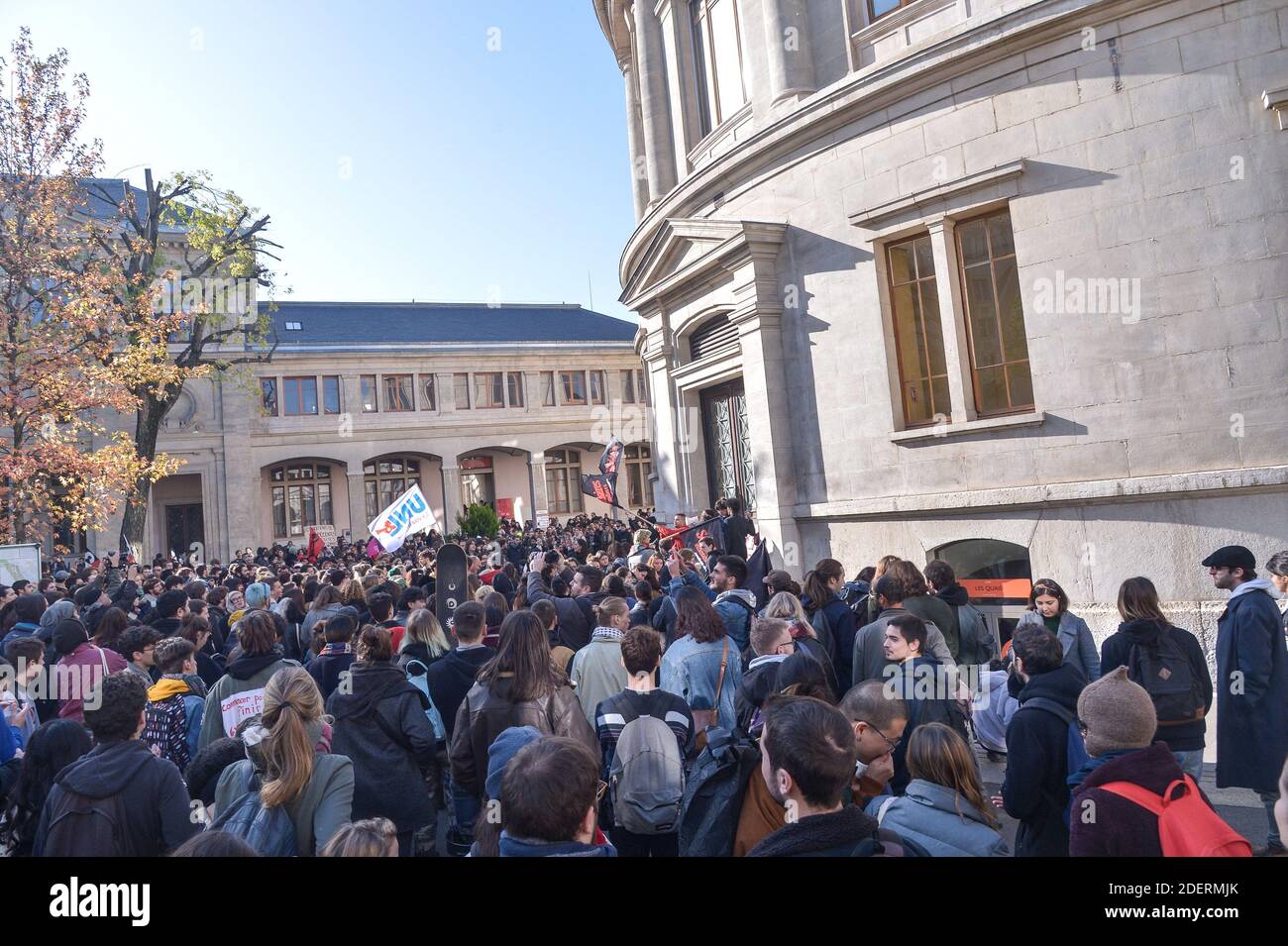 Crous hi-res stock photography and images - Alamy