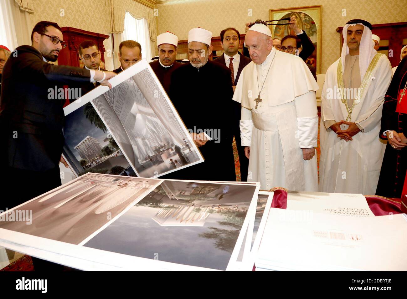 Pope Francis meets Sheikh Ahmed el-Tayeb, Grand Imam of Cairo's Al ...
