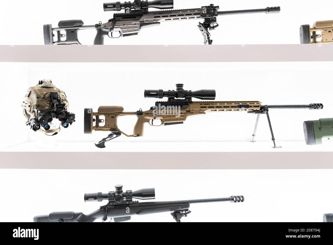 Fusil de sniper hi-res stock photography and images - Alamy