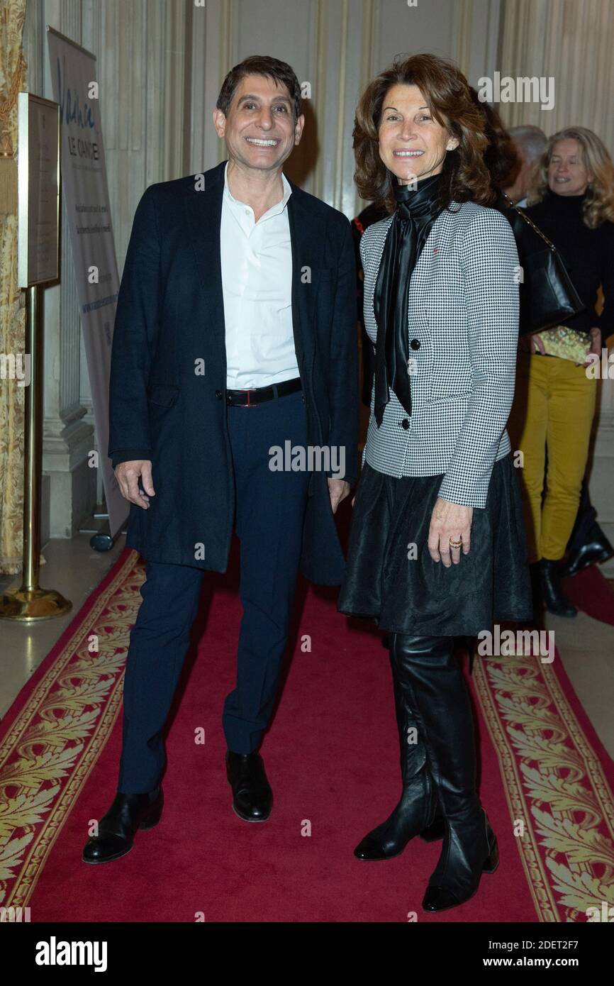 Demi cercle hi-res stock photography and images - Alamy