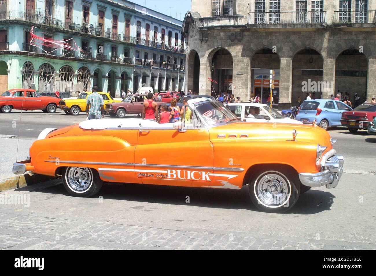 American cars used as taxis in cuba hi-res stock photography and images ...