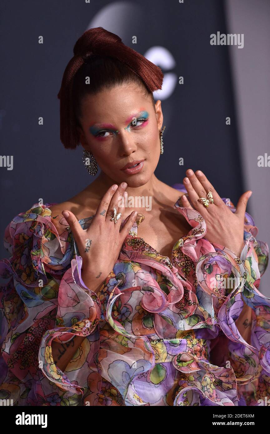 Halsey attends the 2019 American Music Awards at Microsoft Theater on ...