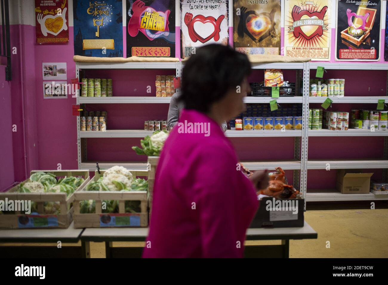 Restos du coeur hi-res stock photography and images - Alamy