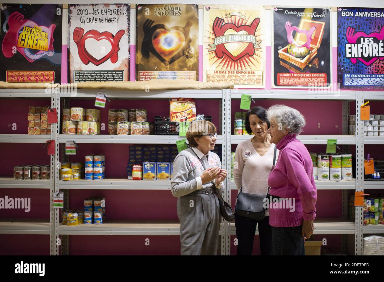 Restos du coeur hi-res stock photography and images - Alamy