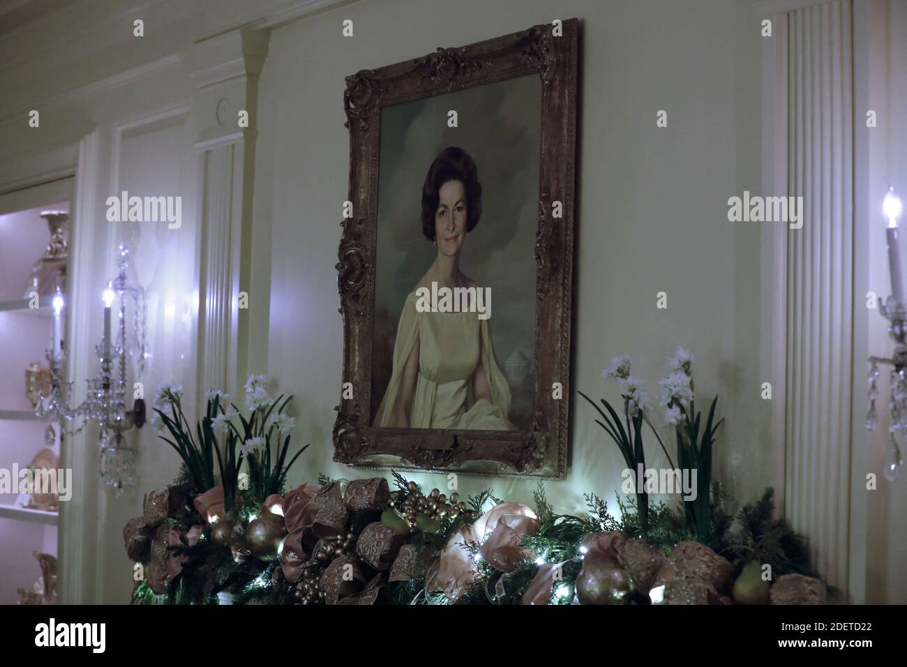 The Vermeil Room of the White House is seen decorated for the Christmas ...