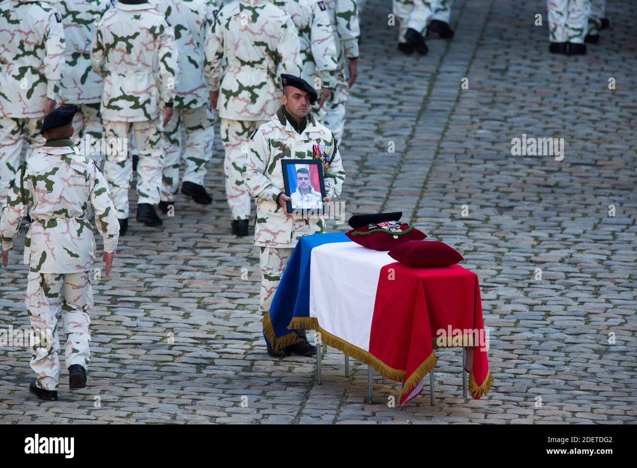 Soldiers stand next to the coffins of the 13 French soldiers holding ...