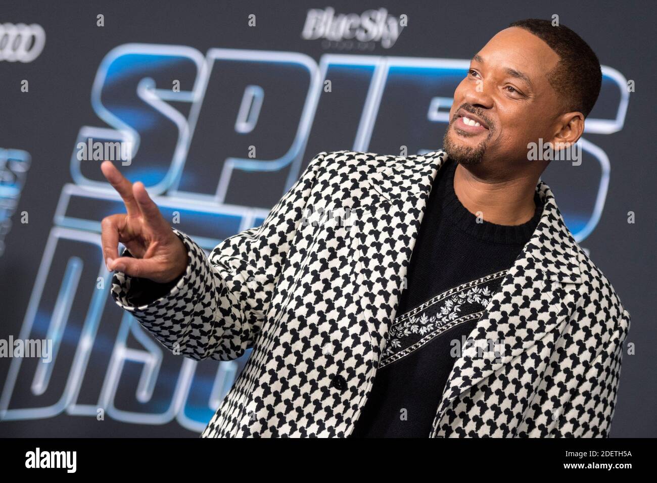 Will Smith attends the premiere of 20th Century Fox's "Spies In ...