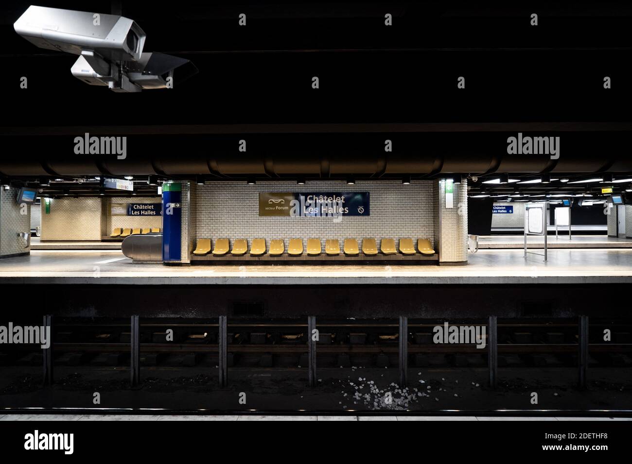 Rer b platforms hi-res stock photography and images - Alamy