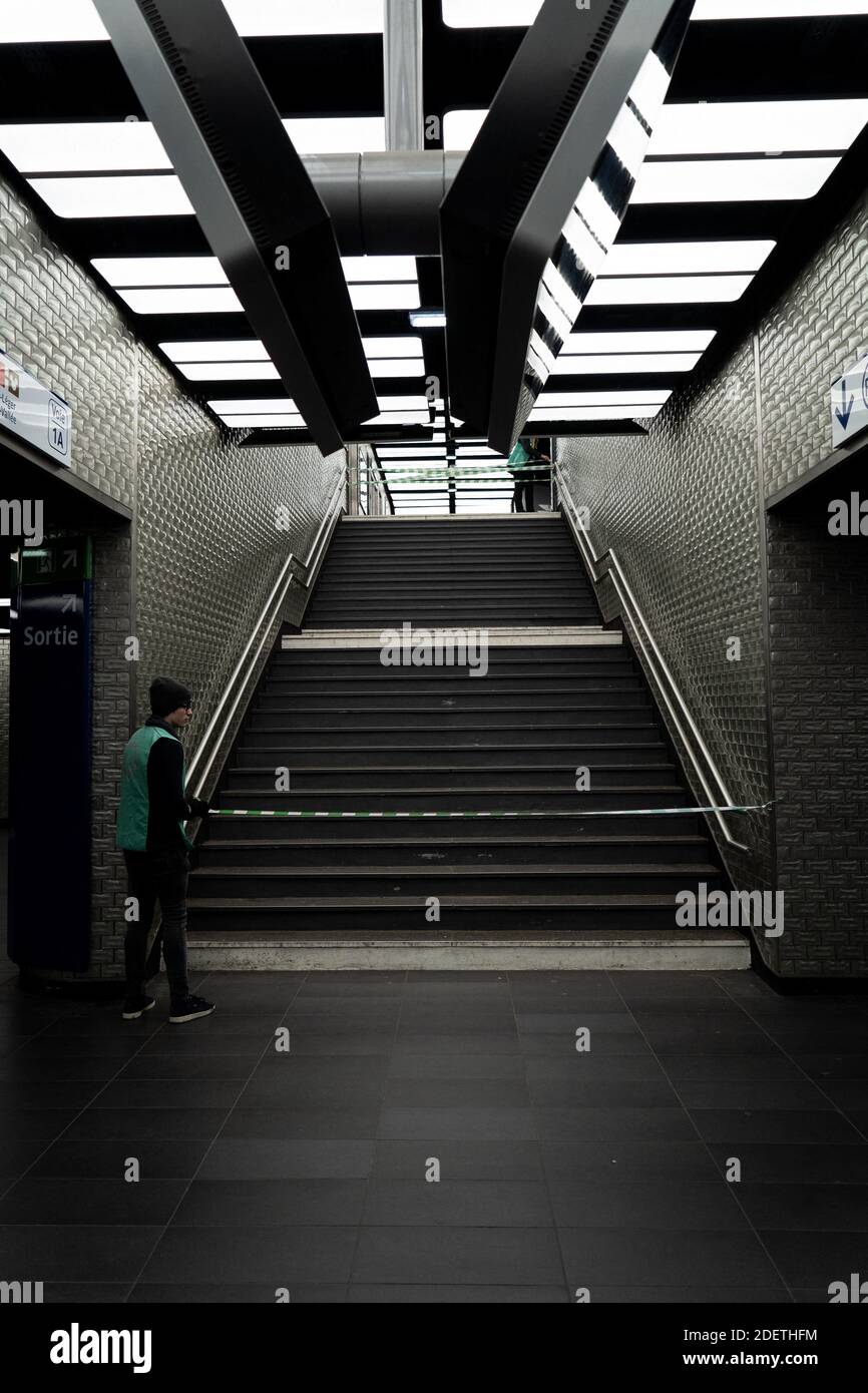 Rer b platforms hi-res stock photography and images - Alamy