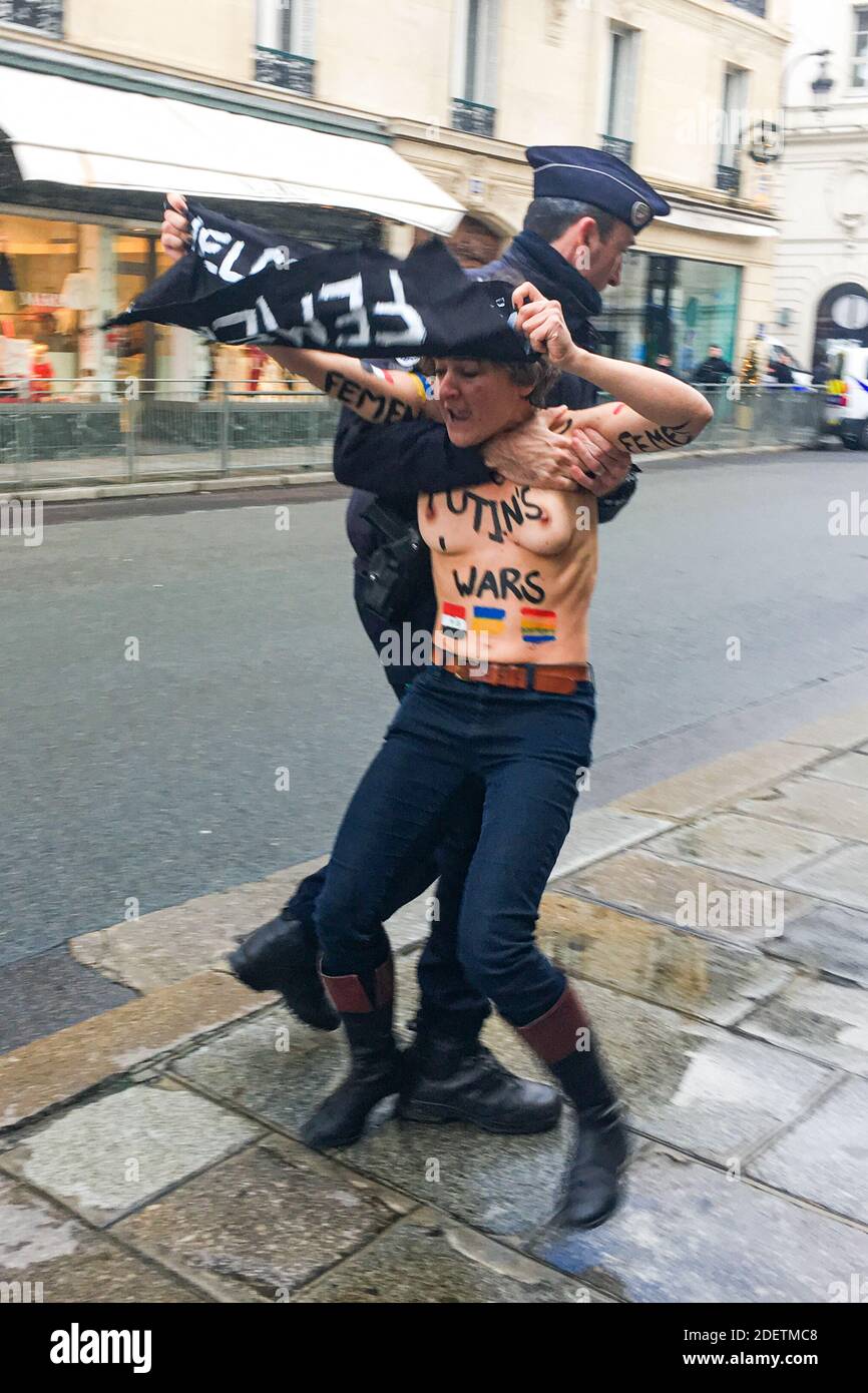 Femen activist hi-res stock photography and images - Alamy