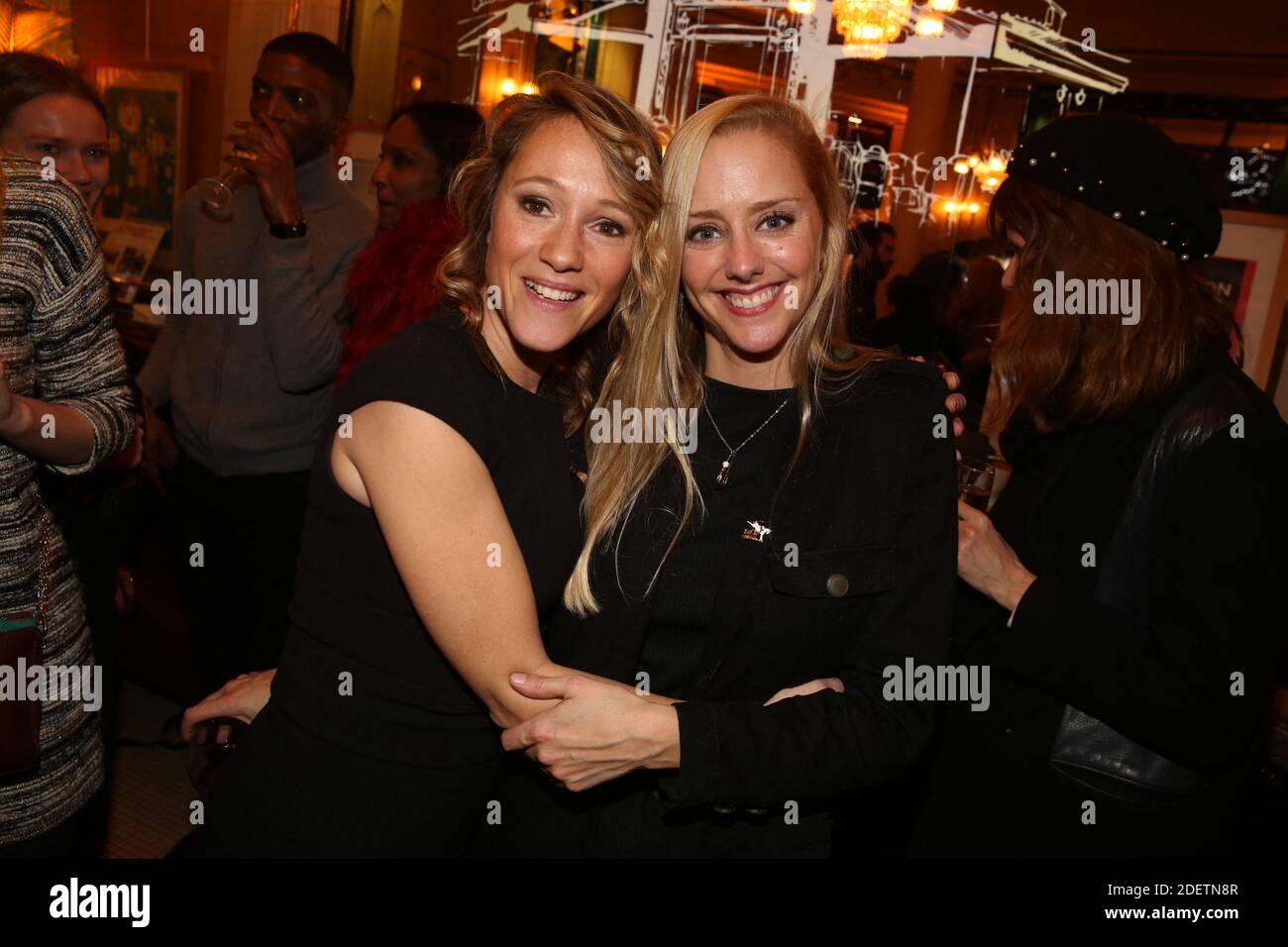 Julia Livage et Julie Nicolet lors du Cocktail hommage à Jean-Pierre ...