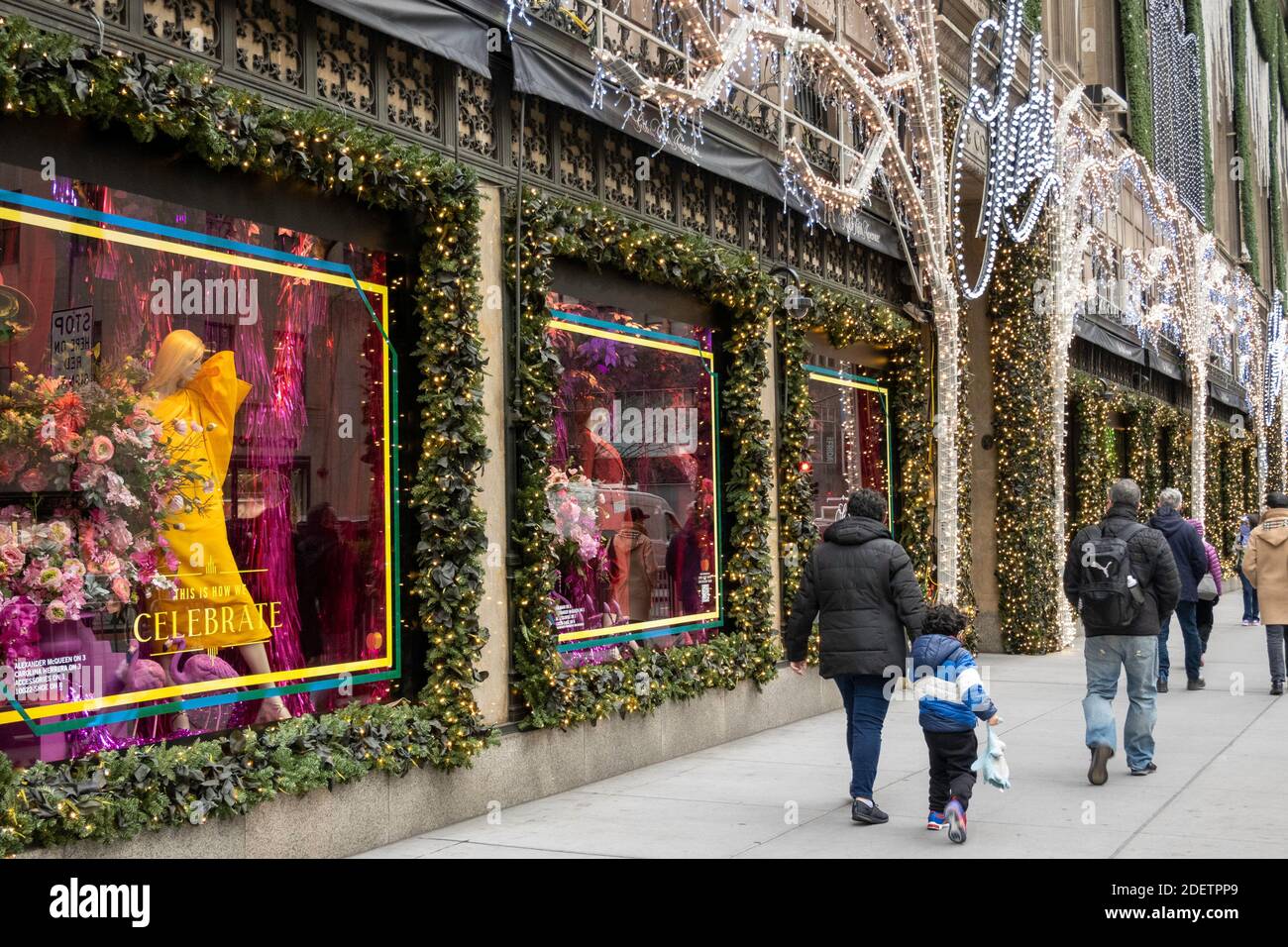 Windows displays hi-res stock photography and images - Alamy