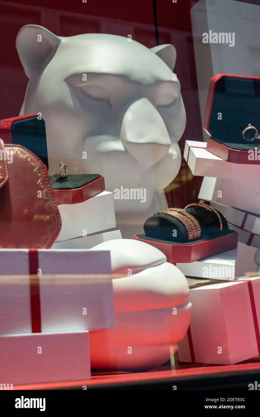 2020 Cartier Holiday Window Display, Fifth Avenue, NYC, USA Stock Photo ...