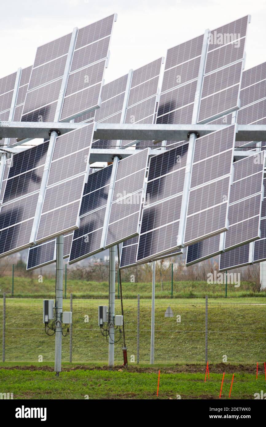 Illustration of solar panel during the visit of the EDF Lab Les ...