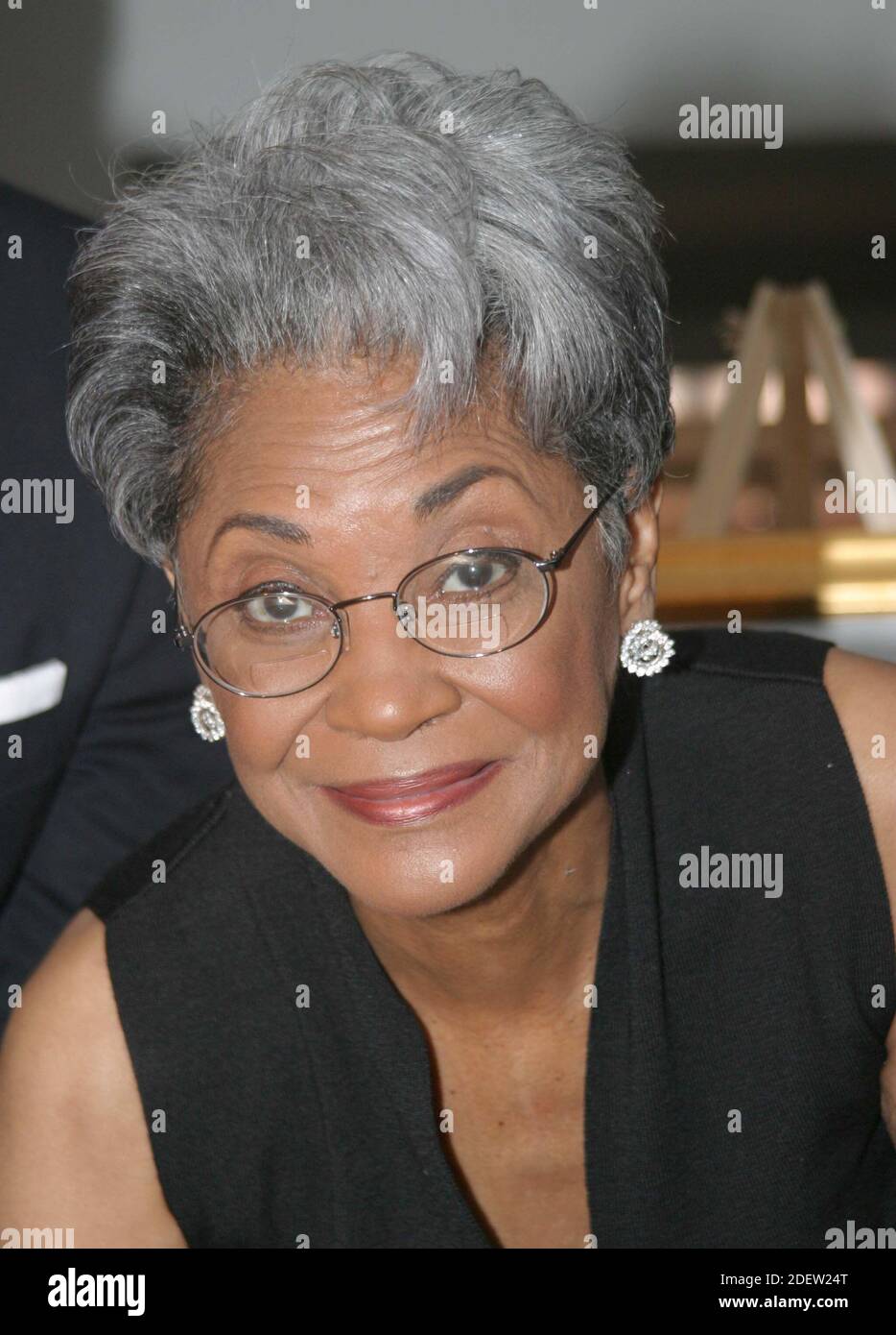 Singer nancy hi-res stock photography and images - Alamy