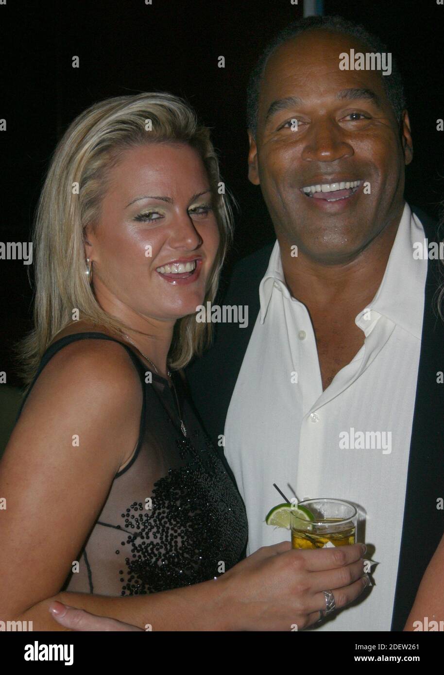 EXCLUSIVE Miami Beach, FL 6-13-2002 OJ Simpson is back with girlfriend ...