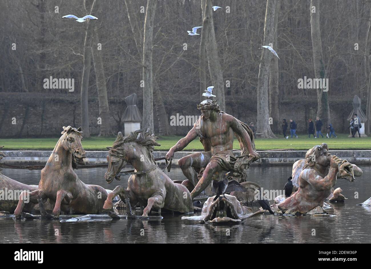 Illustration of Apollo's basin at the Chateau de Versailles in France ...