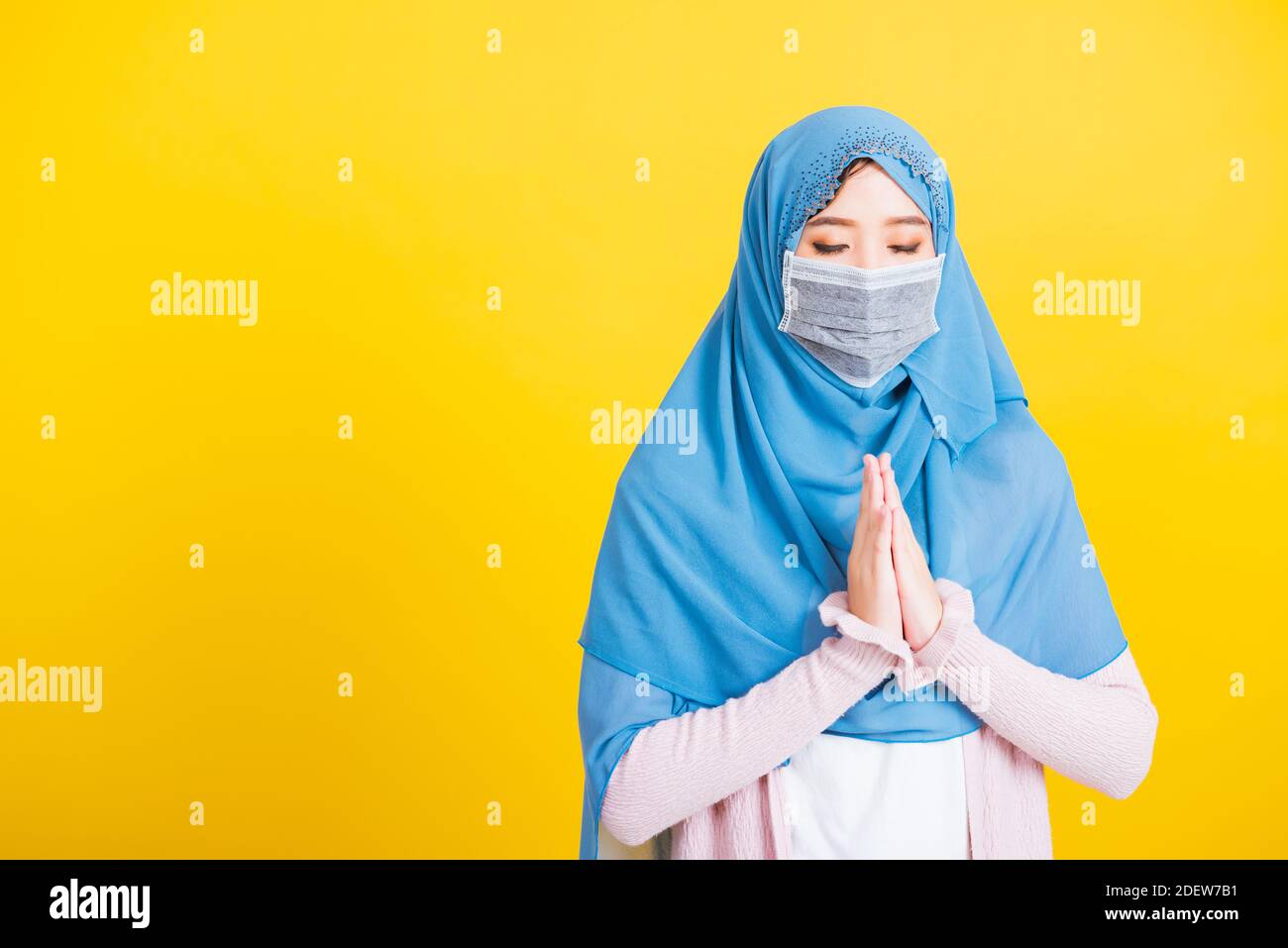 Asian Muslim Arab, Portrait of beautiful young woman Islam religious ...